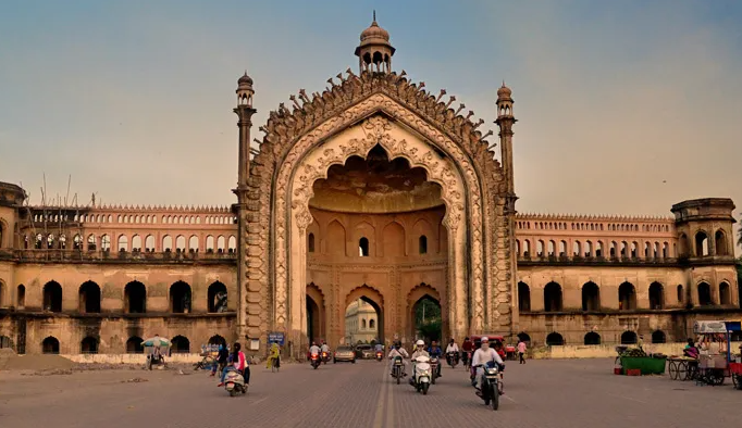 Exploring Lucknow's Heritage: A Taxi Tour Of Historical Monuments